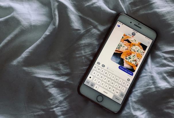 Aplicații de scris pe poze pentru iPhone și Android - OmulBun.com