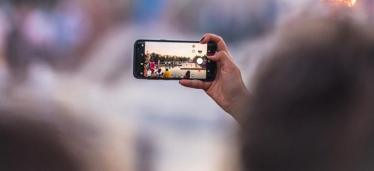 Program de pus data pe poze Android sau PC - OmulBun.com